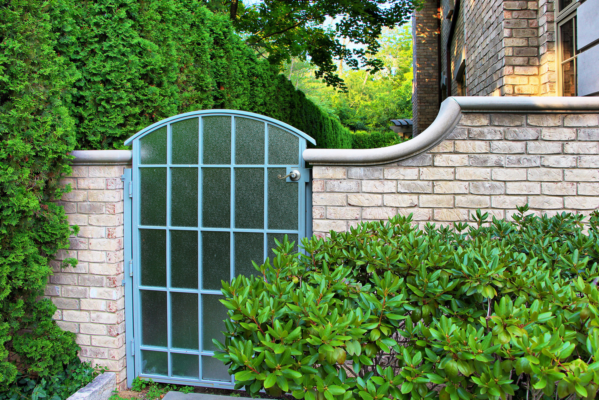 6 Best Materials for Compound Wall Gates