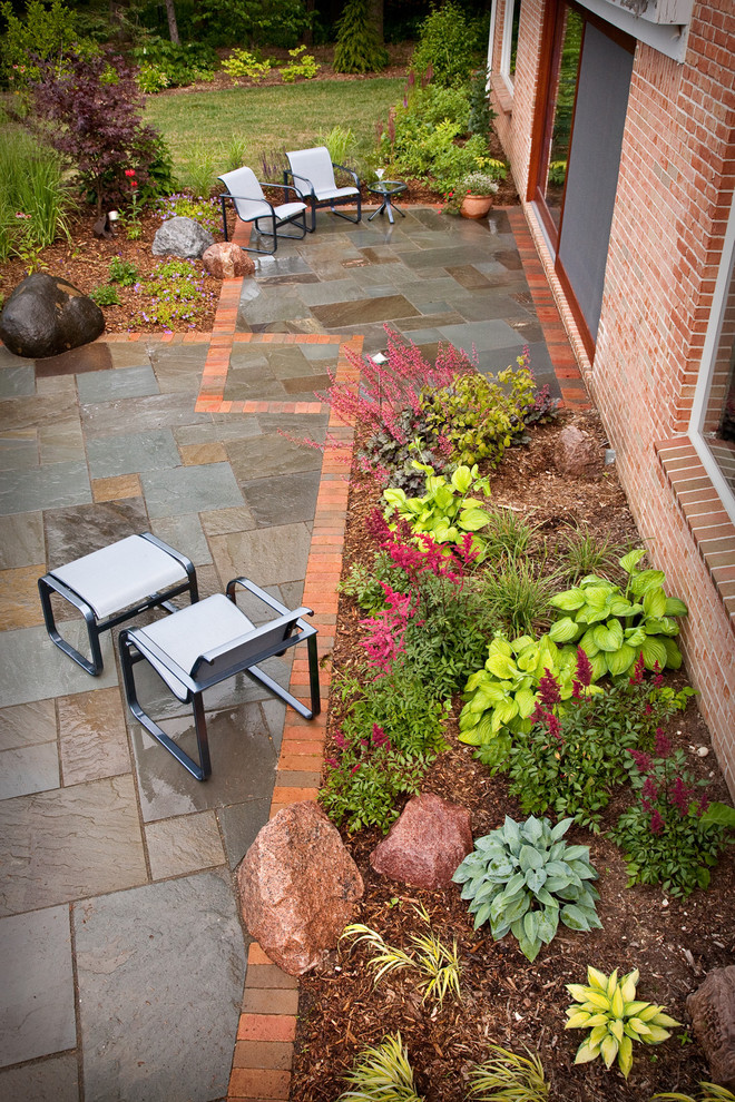 Contemporary Lakeside Patio - Glendale - Contemporary - Landscape ...