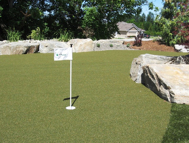 Golf & Putting greens - Traditional - Garden - Vancouver - by SYNLawn ...