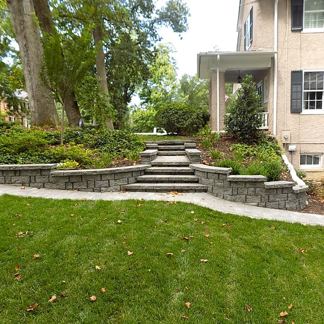 Grand Exterior Steps / Stairs & Retaining Walls - Classique - Jardin ...