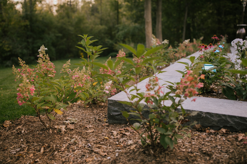 Hampton Limestone Retaining Wall and Garden bed - Traditional - Garden ...