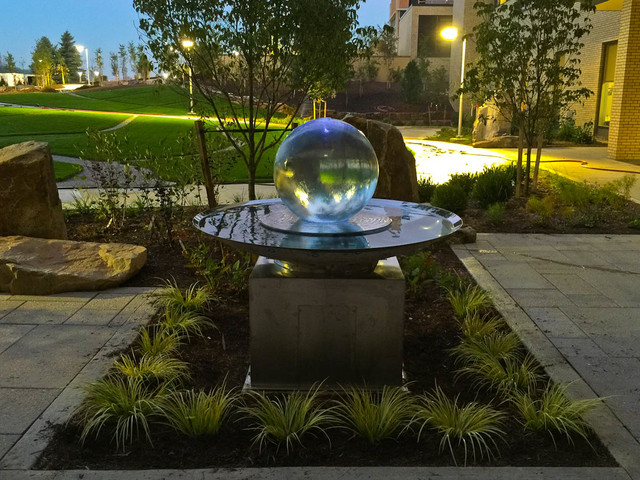 Healing Garden Sphere Fountain - Moderne - Jardin - Santa Barbara - par ...