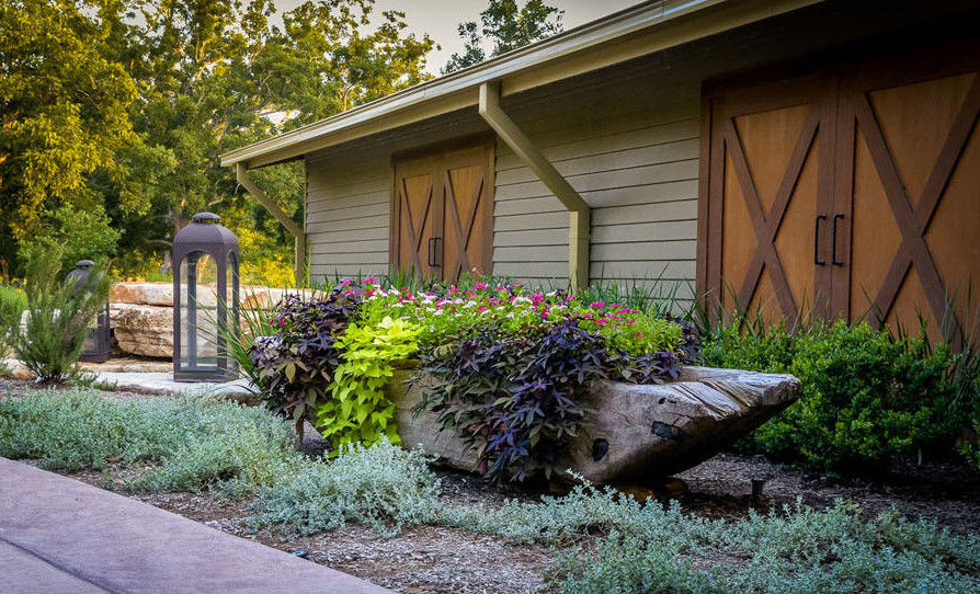 Hemi Hideout - Farmhouse - Landscape - Houston - by McDugald-Steele | Houzz