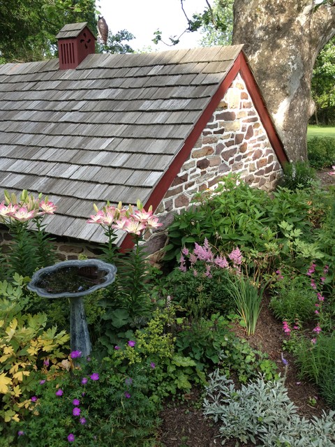 Historic Spring House Restoration - Classique - Jardin - Philadelphie ...