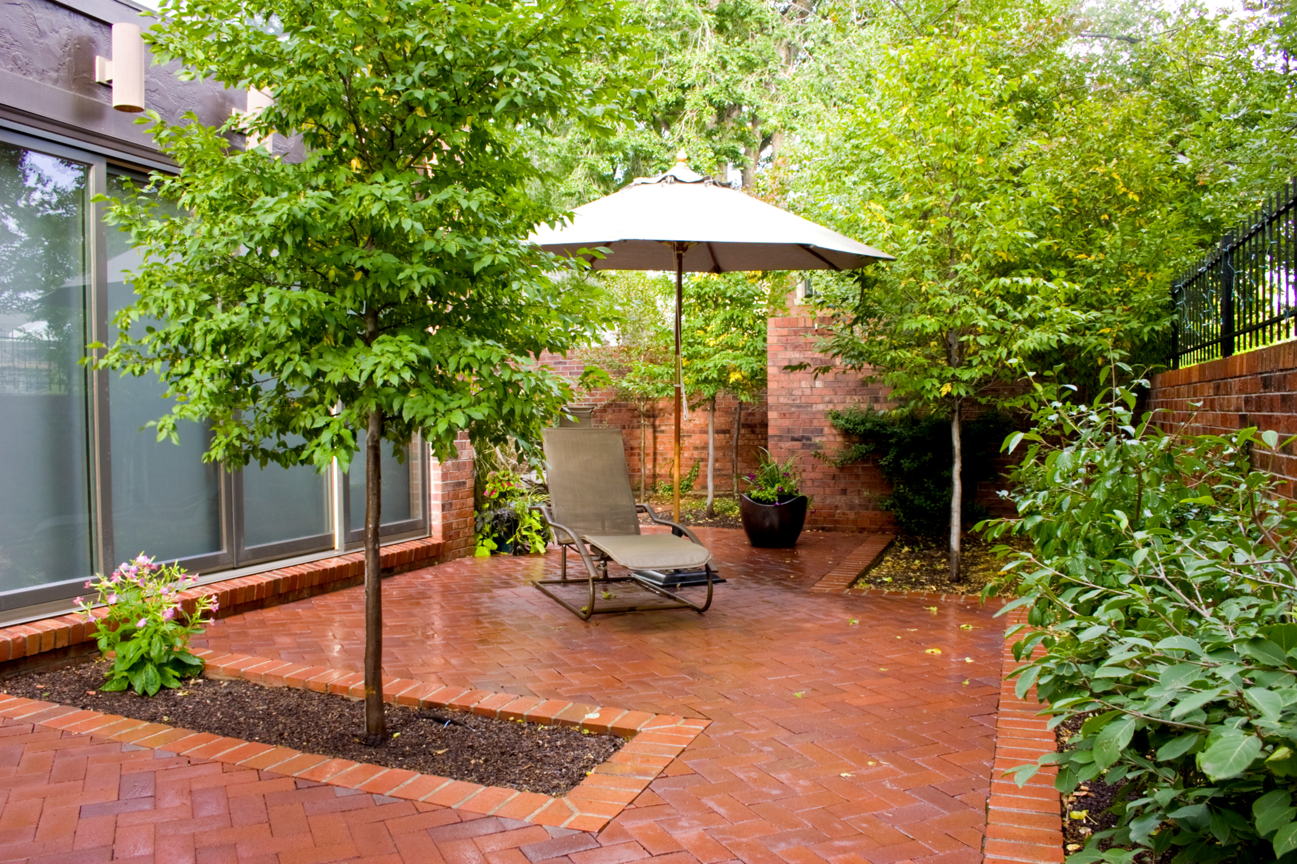 Gardening Ideas Brick Courtyard