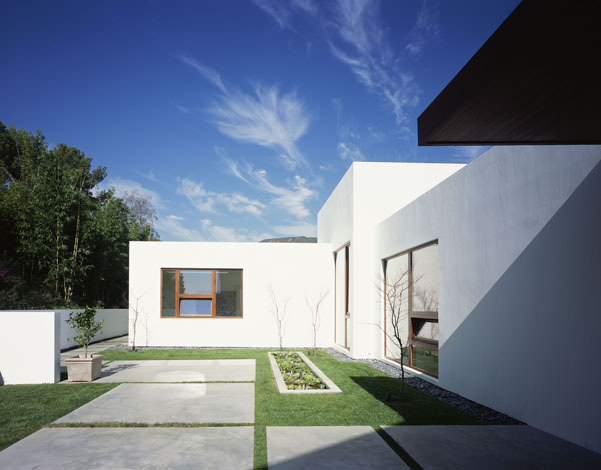 Stucco Facade Architecture When It Rains Our New Stucco Starts To Look