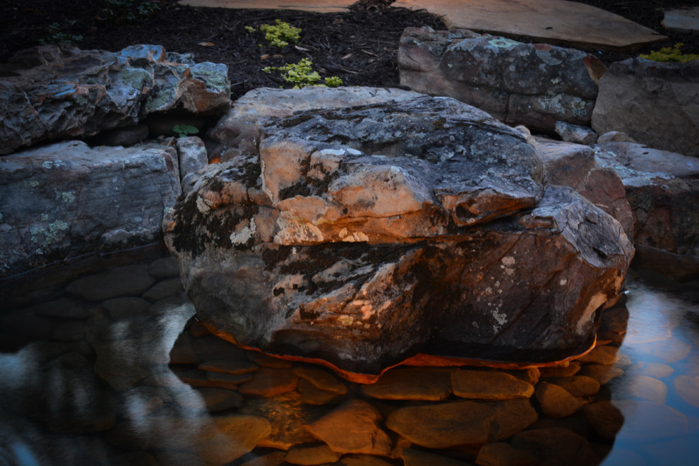 Lakeside Entertainment Space, Water Feature, and Catwalk - Modern ...