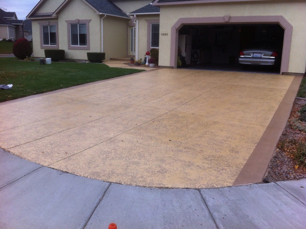 Leggari concrete overlay over exposed aggregate driveway - Traditional ...