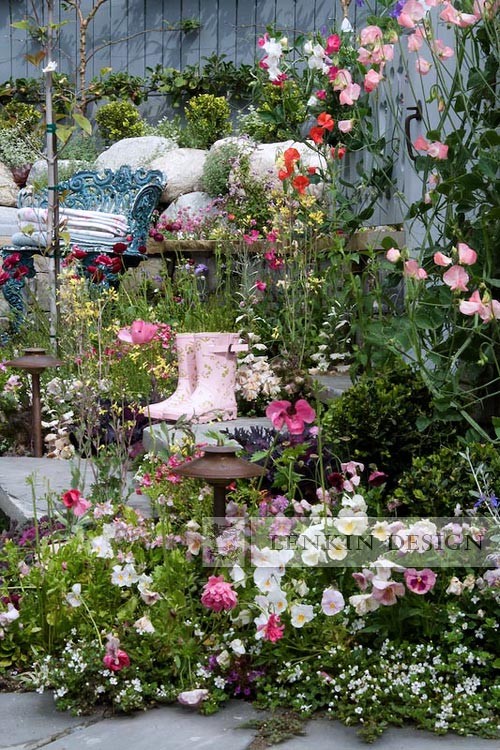 Light and Romantic Planting - Traditional - Landscape - Los Angeles ...