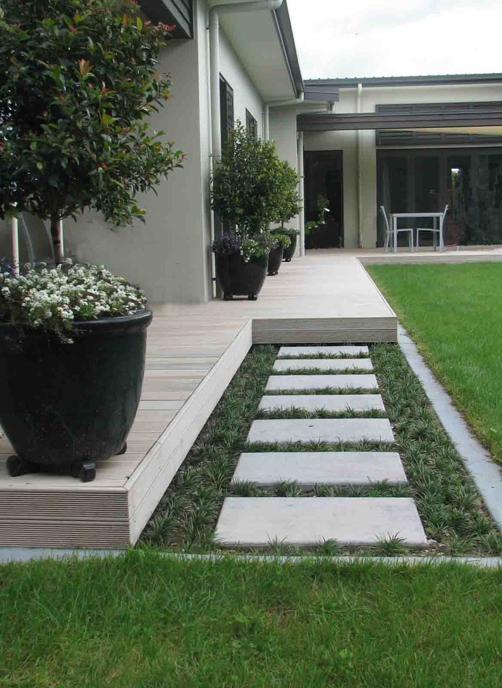 Lineal design - Modern - Landscape - Hamilton - by Garden Mentors | Houzz