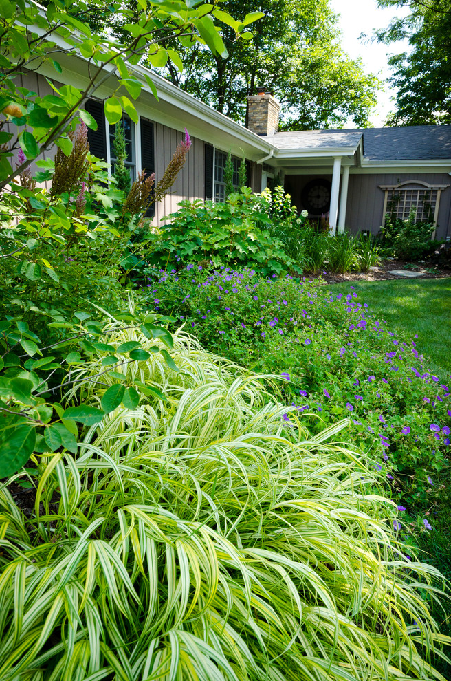 Transitional Front Yard - Mequon - Transitional - Landscape - Milwaukee ...