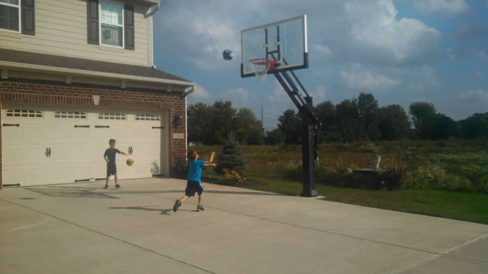 Meribeth Y's Pro Dunk Platinum Basketball System on a 35x25 in Avon, IN ...