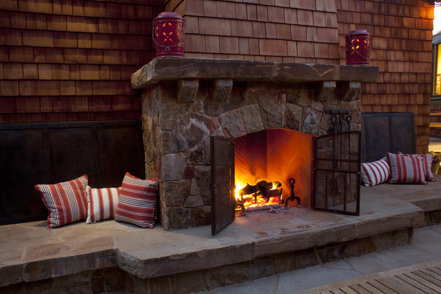 Extend Your Living Space With an Outdoor Fireplace