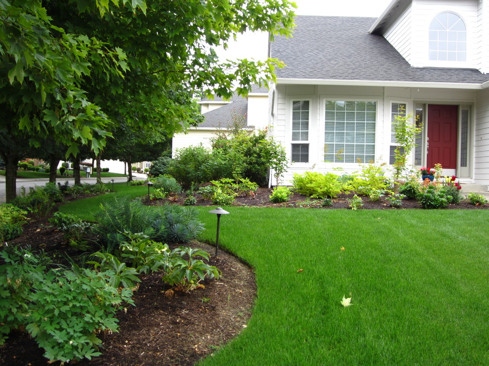 Modern Cottage Shade Garden with native plants & and stone patio ...