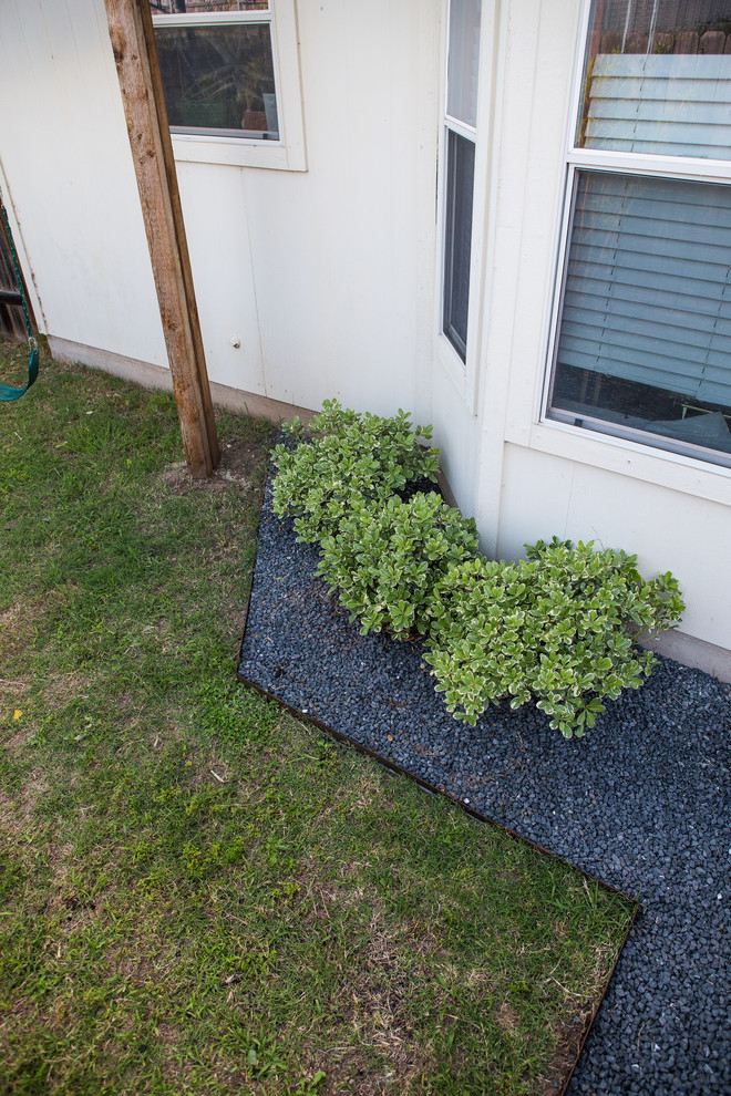 Modern Family Entertaining Space - Modern - Landscape - Austin - by ...