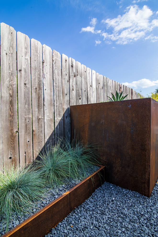 Modern Family Entertaining Space - Modern - Landscape - Austin - by ...