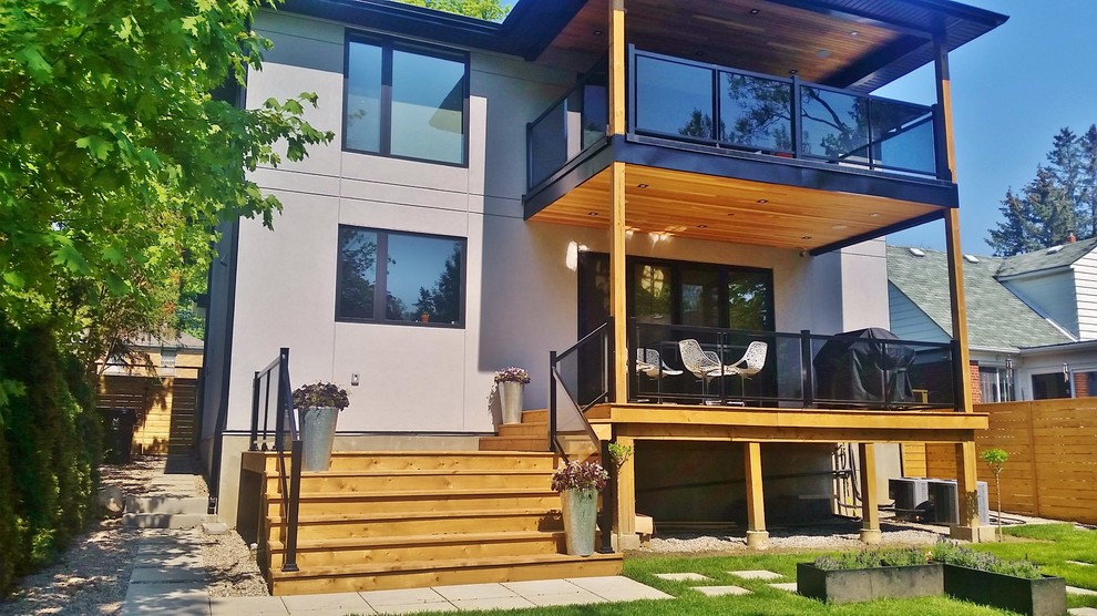 Modern fire pit, multi-level deck, stepping stones - GTA - Modern ...