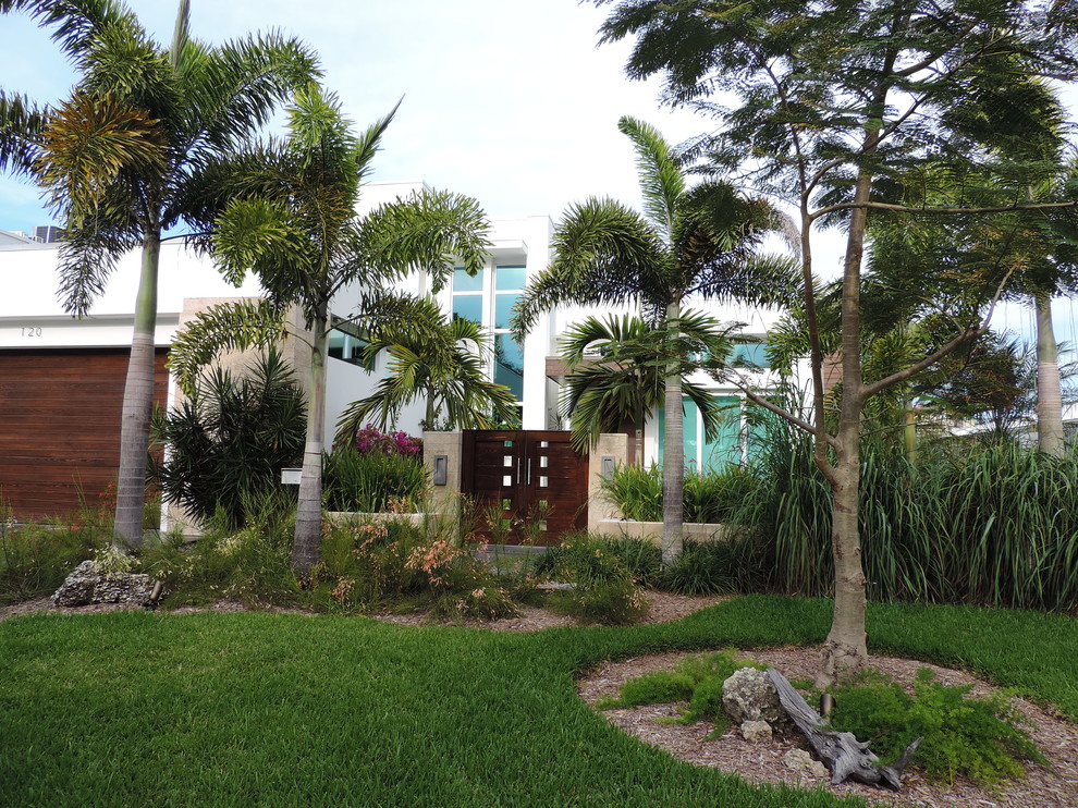 Modern Home with Beachy/coastal landscape design - Beach Style ...