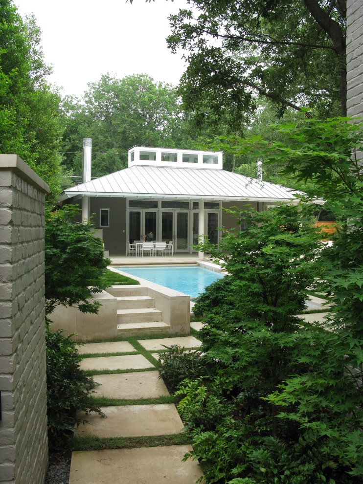 Modern Pool in Bluffview ( Dallas, TX) - Modern - Landscape - Dallas ...