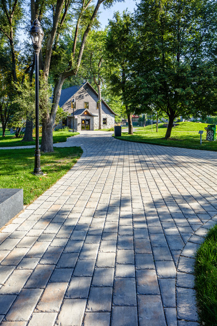 Modern Walkway Design - Traditional - Garden - Montreal - by Techo-Bloc ...