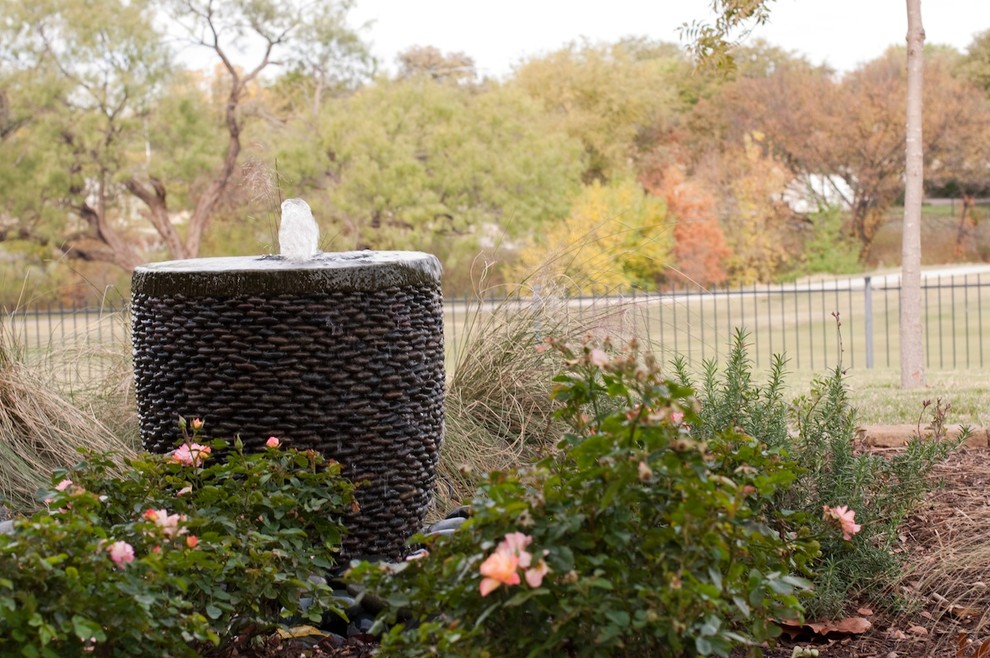 Modern Water Feature - Modern - Landscape - Dallas - by Roundtree ...