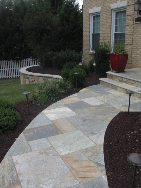Curved Flagstone Walkway How To Lay A Curved Paver Walkway At Home