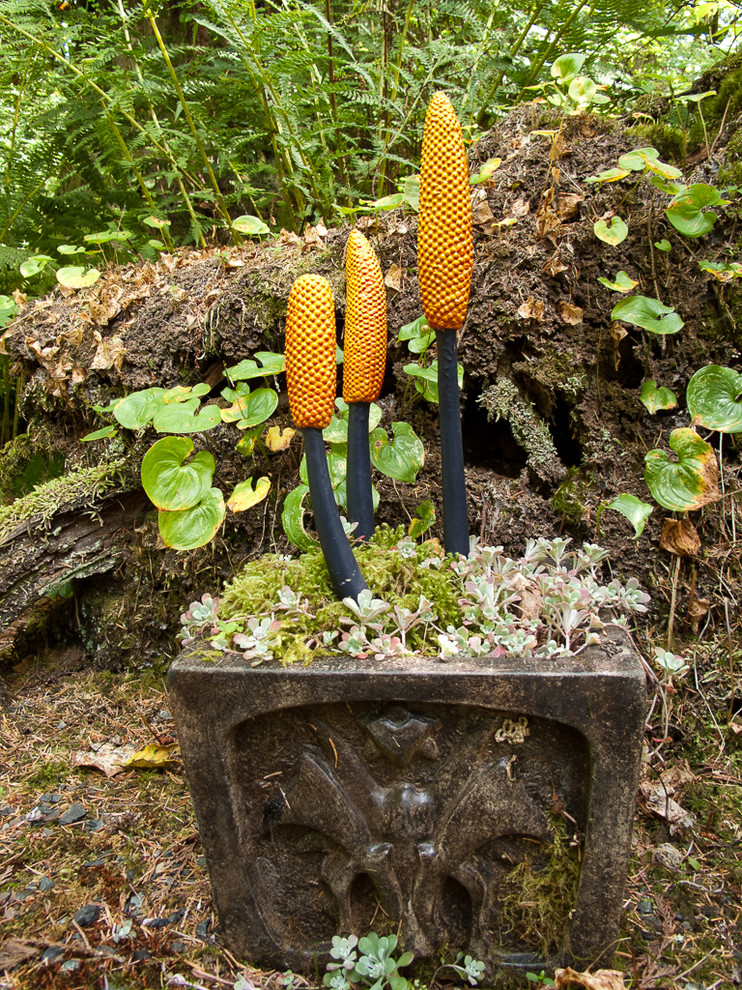 Moss elements in the garden - Traditional - Landscape - Seattle - by Le ...