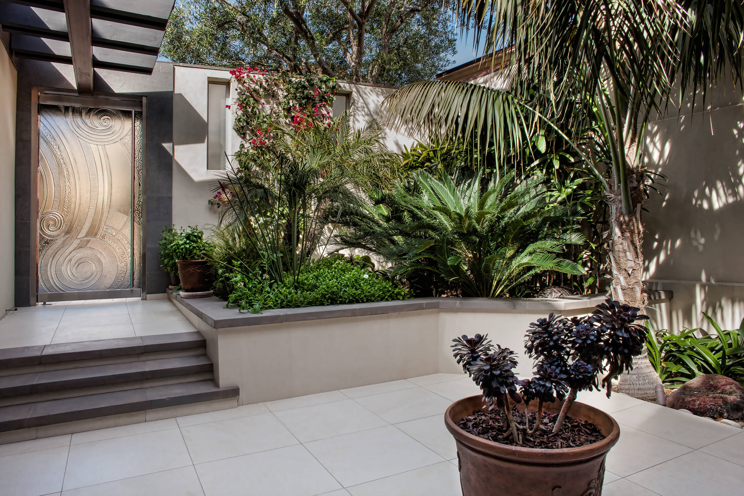 Small Entry Courtyard Ideas