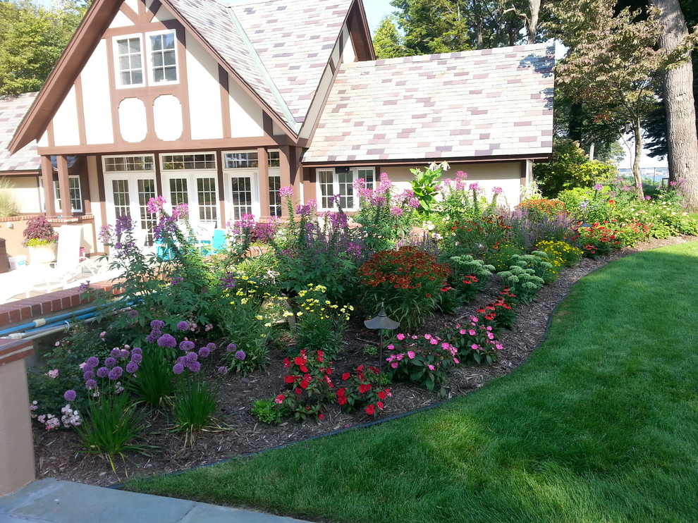 Muskegon Lake Pool Gardens - Traditional - Landscape - Grand Rapids ...