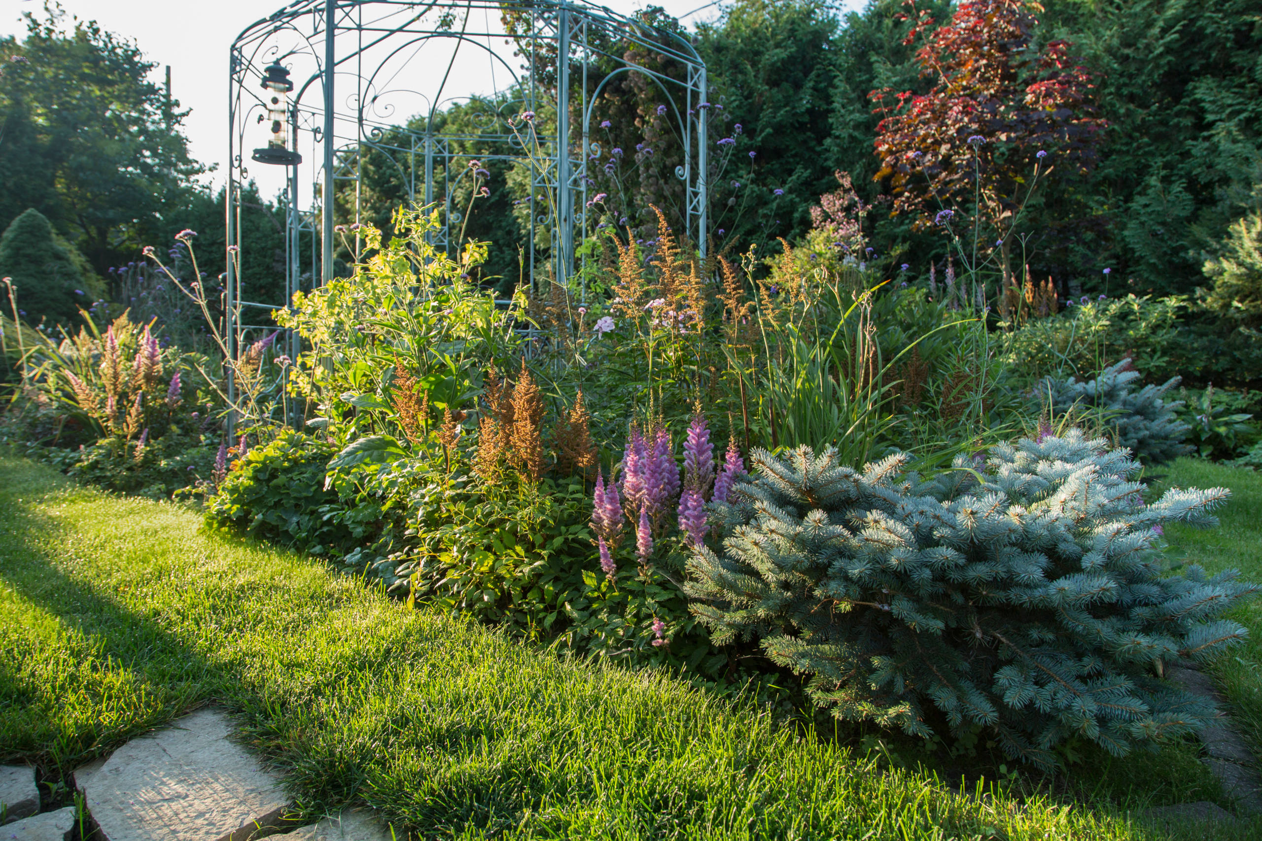 My Houzz: A Canadian Garden Is Well-Prepared for the Cold Weather Ahead