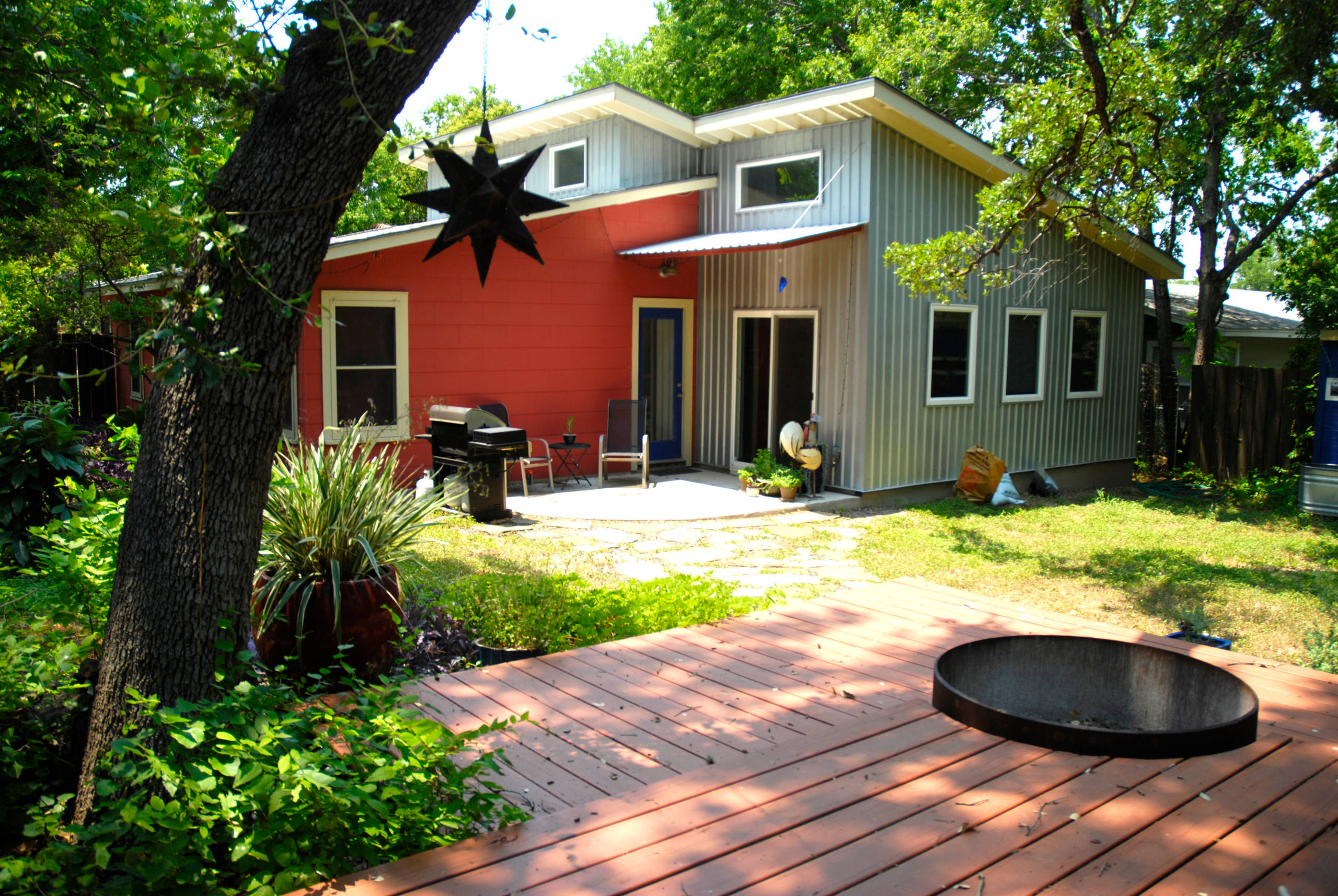 My Houzz: Art and Color Light Up a Texas Home