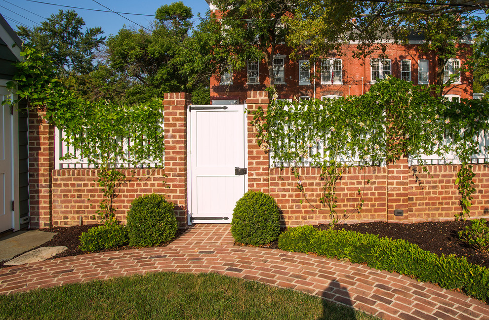 Old Town Alexandria: Recreating a Colonial Garden - Traditional ...