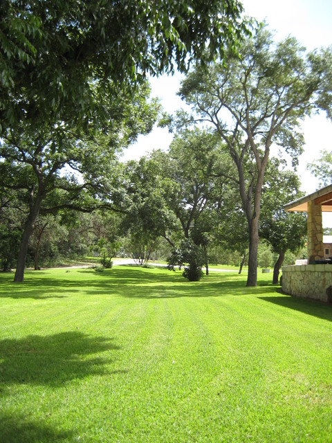 Open Backyard Concept for Lakeside View - Garden - Austin - by Marula ...