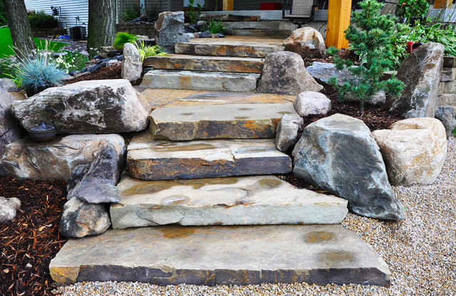 Boulder Outcropping Walkway