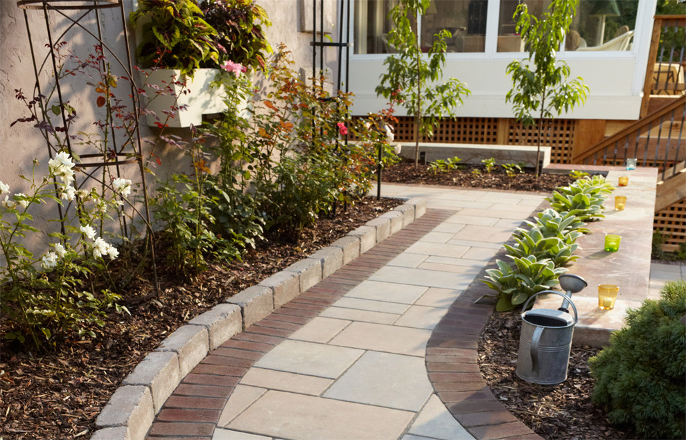 Outdoor Bistro: Paver walkway with border and edging - Mediterranean ...