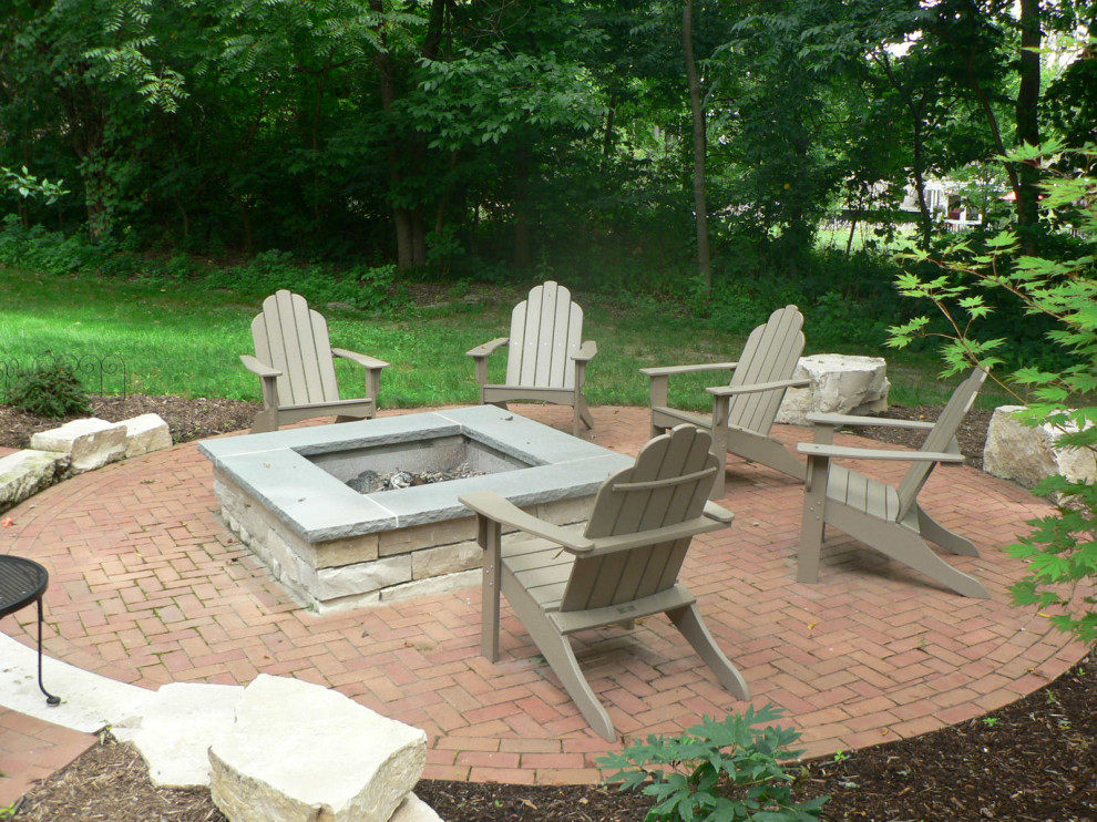 Outdoor Fire Pits and Fireplaces - Traditional - Landscape - Milwaukee ...
