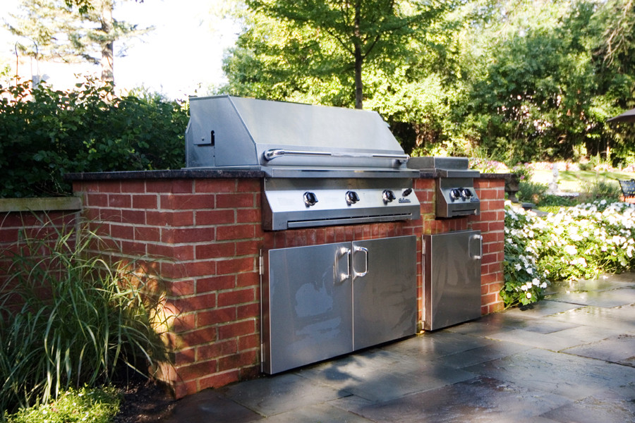 Outdoor Kitchen, Built in Grill, and Fire Pit - Traditional - Garden ...