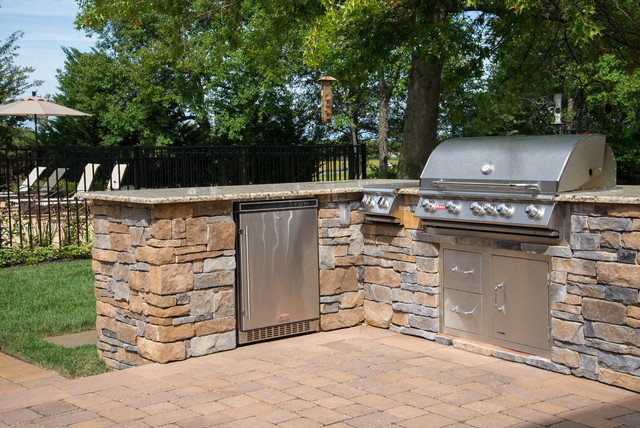Outdoor Kitchen counter with built in grill - Classique - Jardin ...