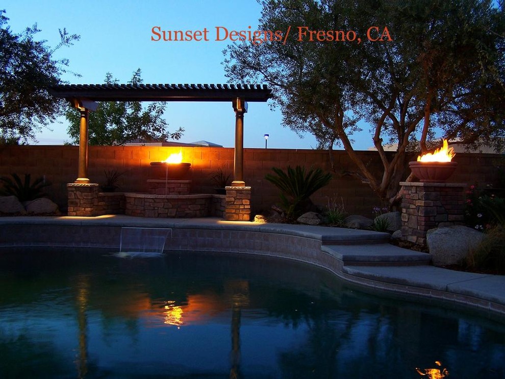 Outdoor Living & Luxurious Patios - Méditerranéen - Jardin - Autres ...