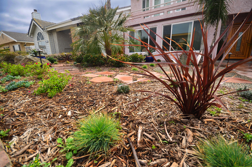 Oxnard Beach House Frontyard - Beach Style - Landscape - Los Angeles ...