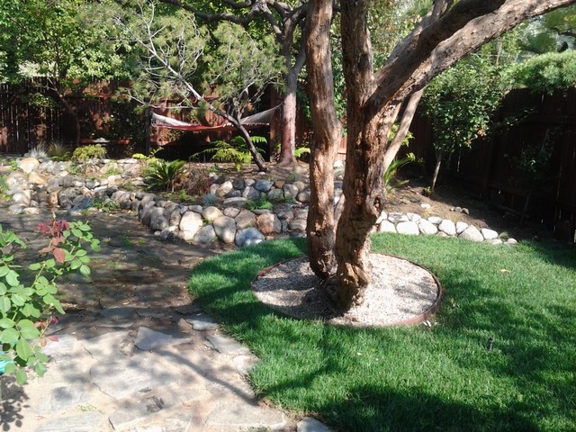 Pasadena Craftsman Rockscape Water feature - Восточный - Сад - Лос ...