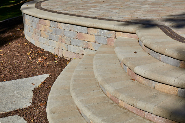 Paver Patio with Rounded Steps and Walkway - Traditional - Garden ...
