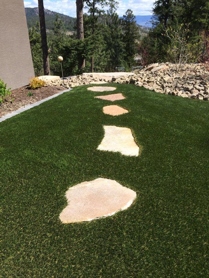 Pavers and Pathways with Artificial Grass - Traditional - Garden ...