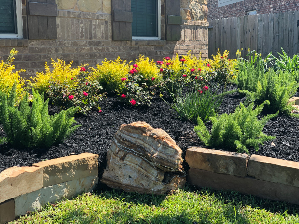 Pearland Front Yard Landscpe - Traditional - Landscape - Houston - by ...