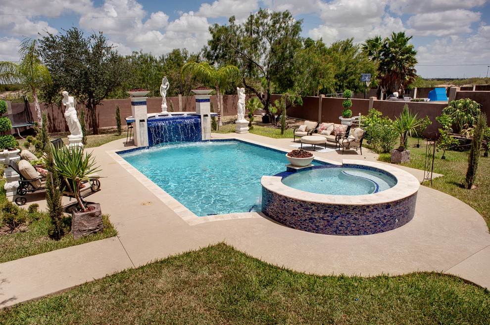 Pool with Statues - Classique - Piscine - Austin - par Eden Swimming ...