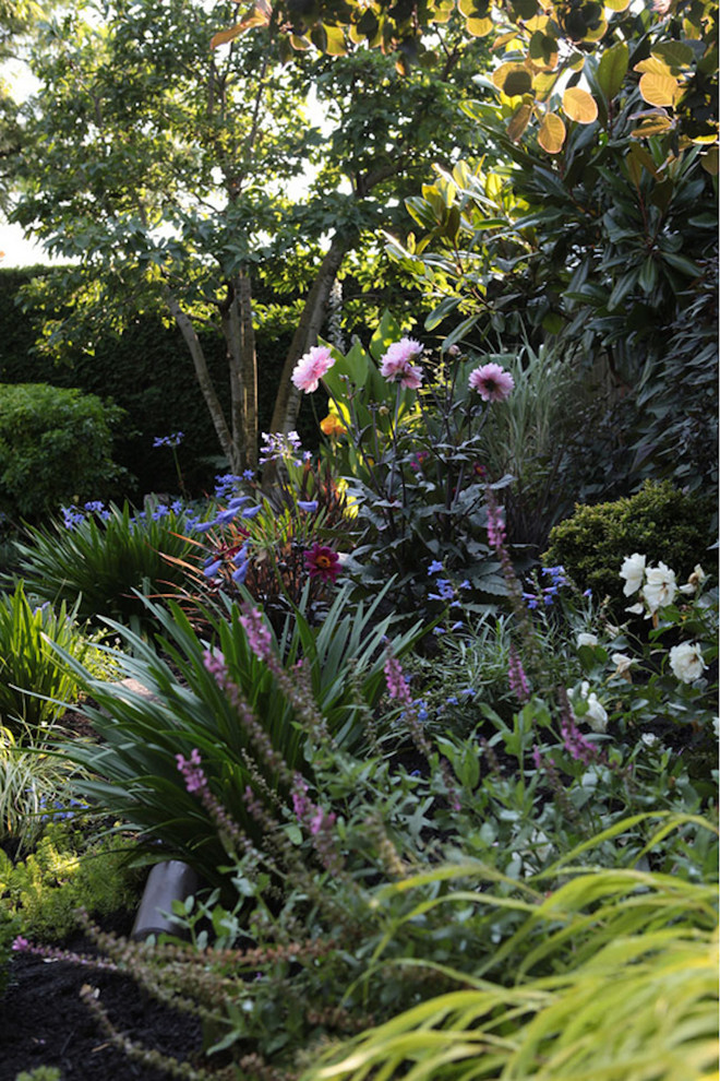 Portland, Oregon Cottage Style Garden Design - Classique Chic - Jardin ...