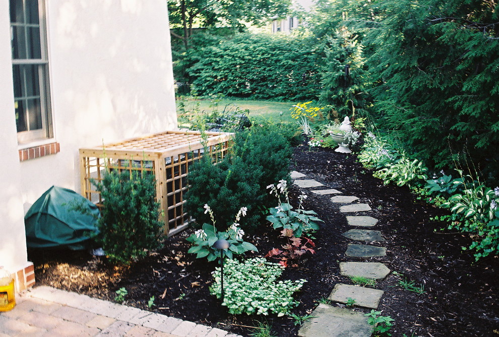 PROBLEM SOLVING - Landscape - Cleveland - by LESLIE SCOTT DESIGN | Houzz