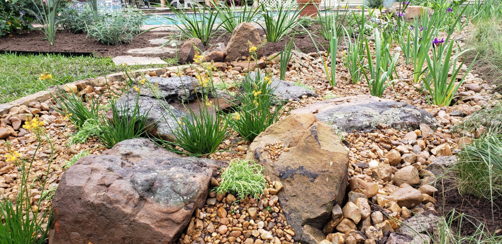 Rain Garden - Rock-Lined Swales (Dry Creek Beds) - Contemporary ...