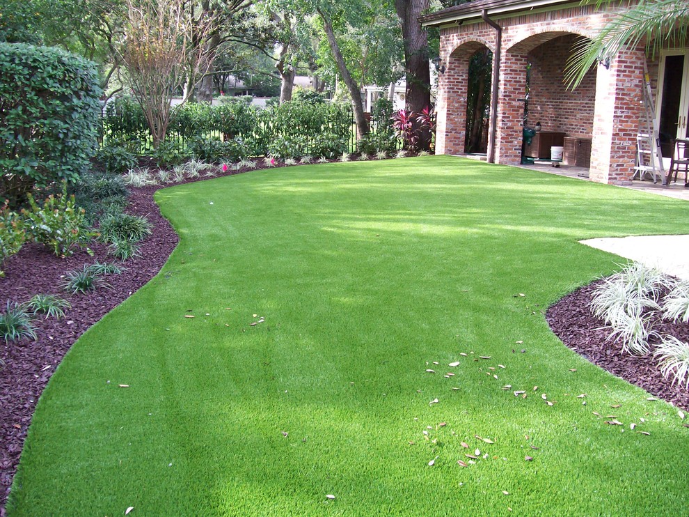 Residential Synthetic Turf Pictures - Traditional - Landscape - Tampa ...