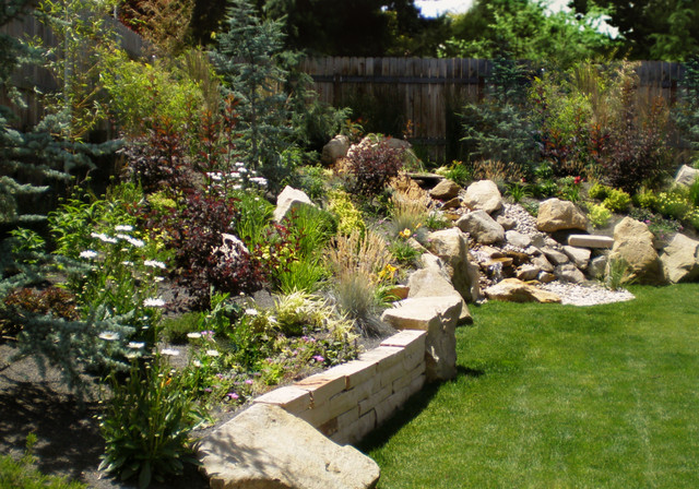 Retaining Wall and Pondless Waterfall - Classico - Giardino - Boise ...